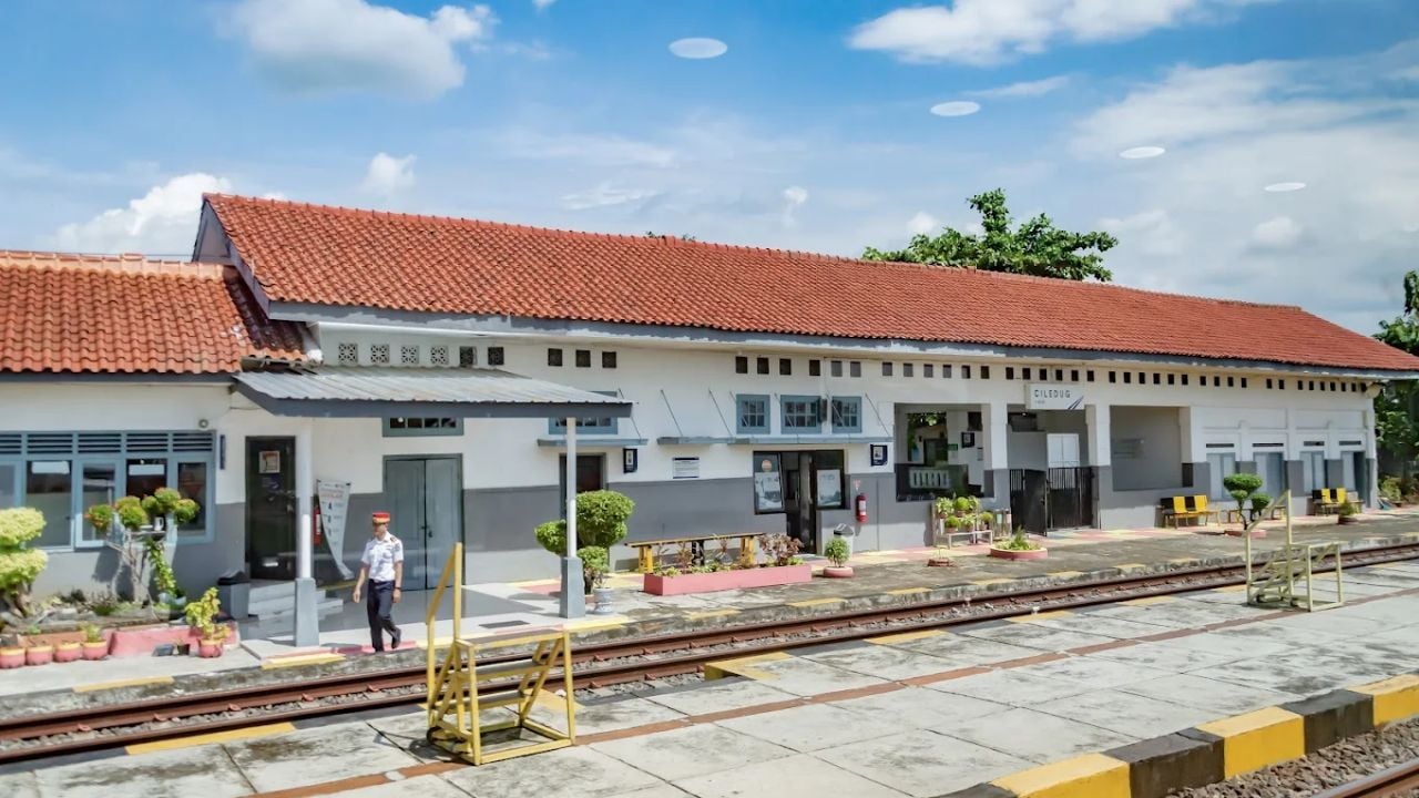 Ulasan Stasiun Ciledug Cirebon: Rute, Jadwal, Lokasi