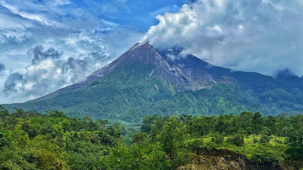 Mengenal Gunung Merapi: Keindahan Alam, Wisata Seru & Fasilitas