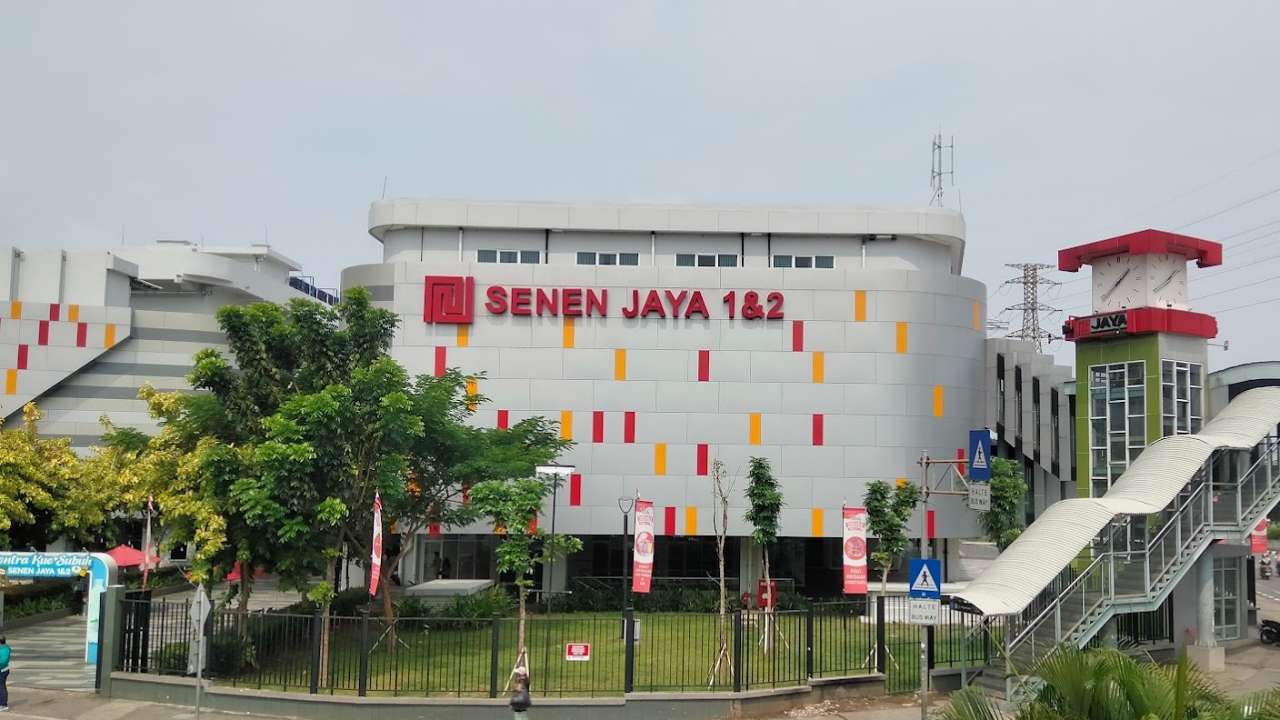 Senen Jaya 1&2: Dari Hunting Thrift Baju sampai Jajan Kue Subuh