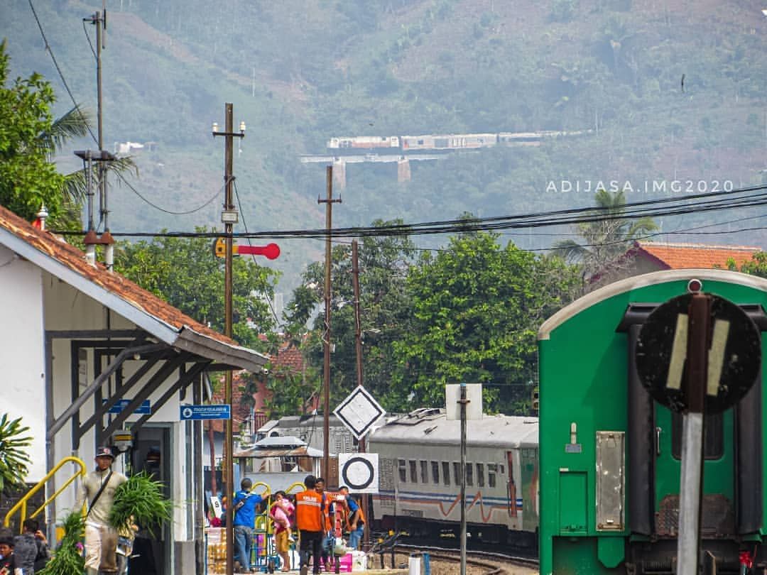 Stasiun Leles: Lokasi, Rute, Fasilitas, dan Tarif