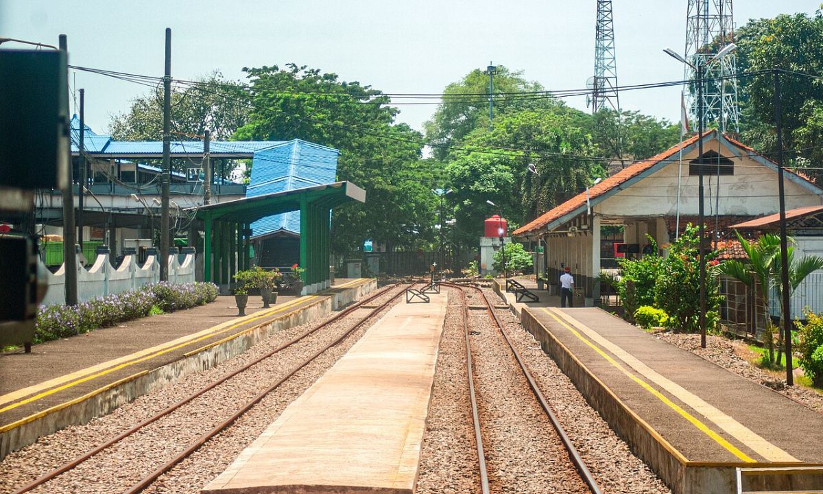 Stasiun KA Lokal Merak: Sejarah, Rute, Tarif dan Jadwal Kereta