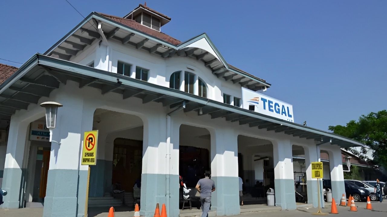 Stasiun Tegal: Rute, Jadwal Kereta, hingga Fasilitas