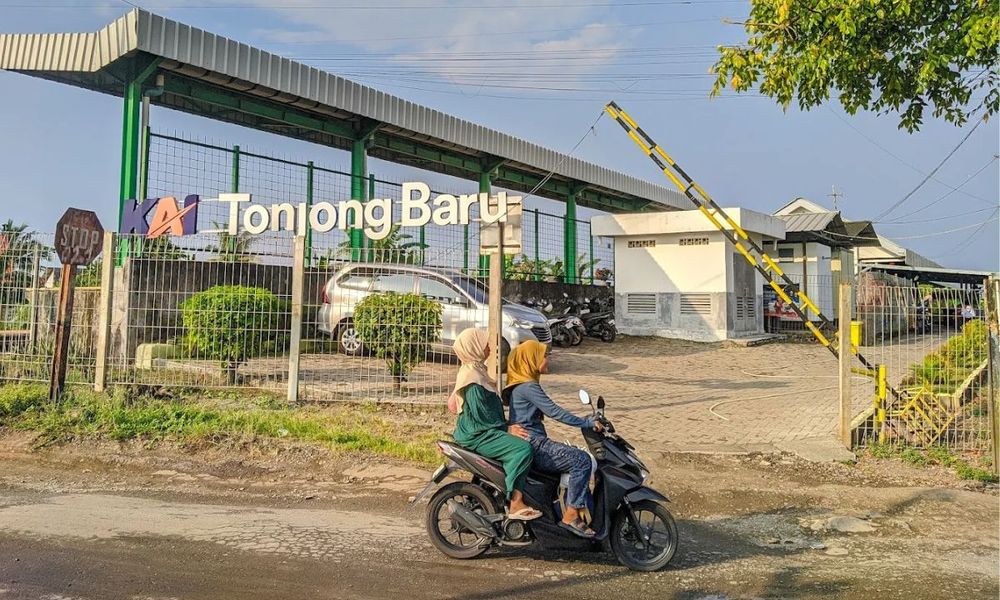 Stasiun Tonjong Baru: Sejarah, Rute dan Tarif Kereta Terbarunya