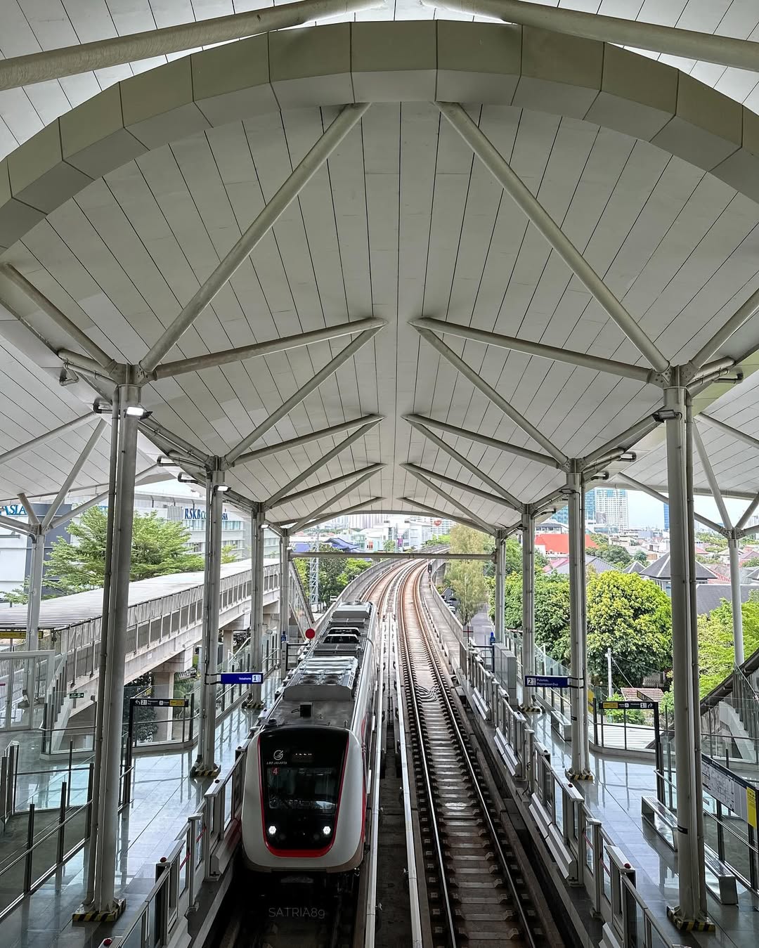 Stasiun LRT Velodrome: Jadwal, Rute & Harga 2025