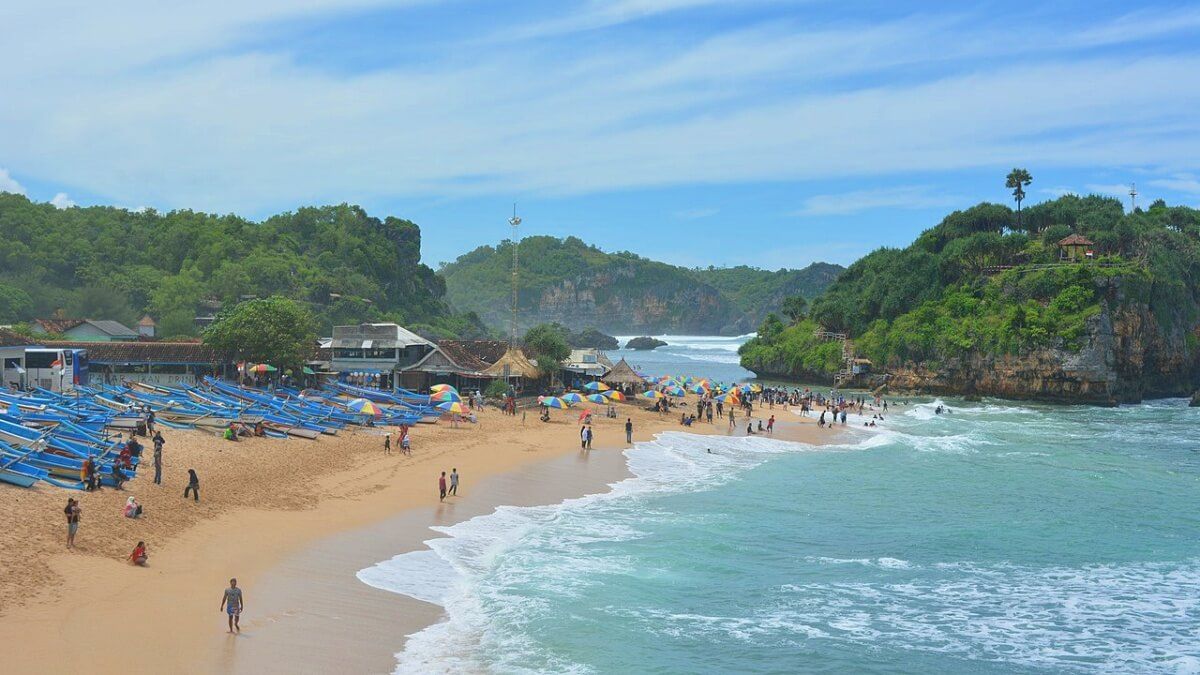 Pantai Drini: Lokasi, Rute, Harga Tiket, Daya Tarik dan Sejarah