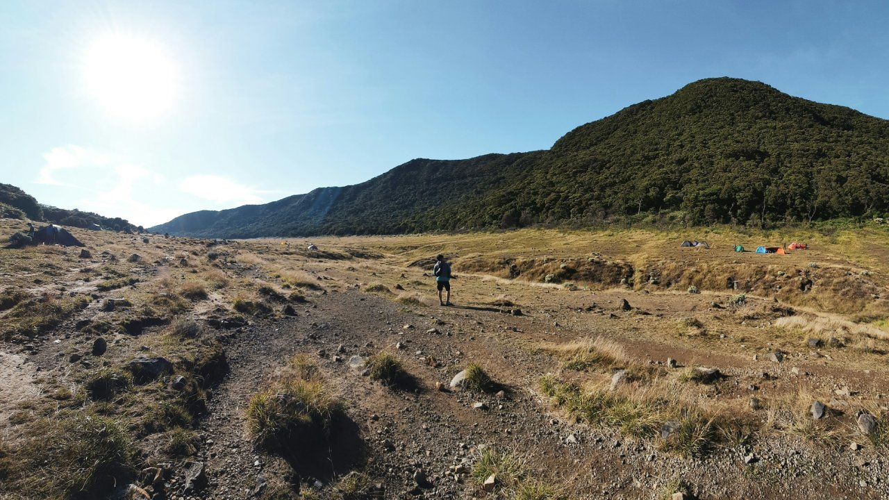 Gunung Gede: Daya Tarik, Jalur Pendakian, hingga Cara Dapatkan SIMAKSI
